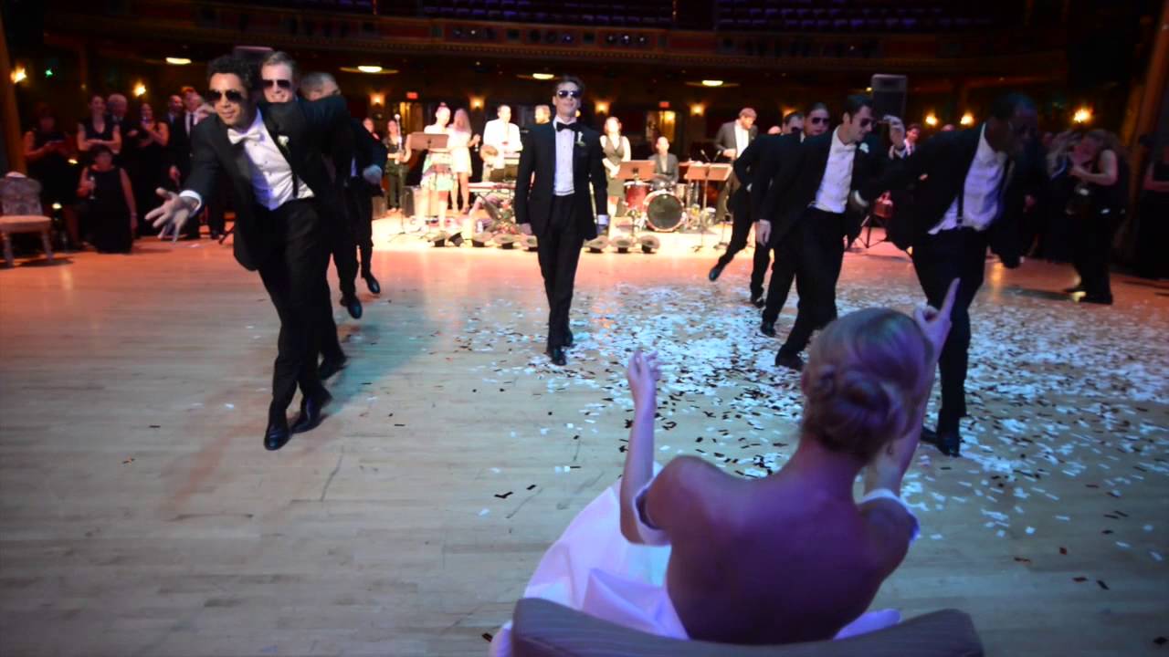 Bailarín Profesional sorprende a su novia con tremenda coreografía ...
